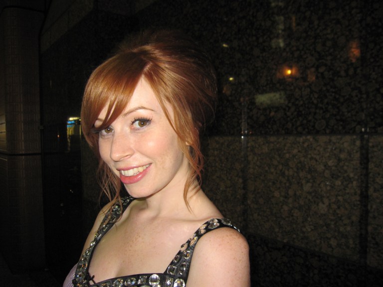 Alex Sim-Wise’s Tokyo Blue Hair Adventure! Tokyo Nightlife in Color ...