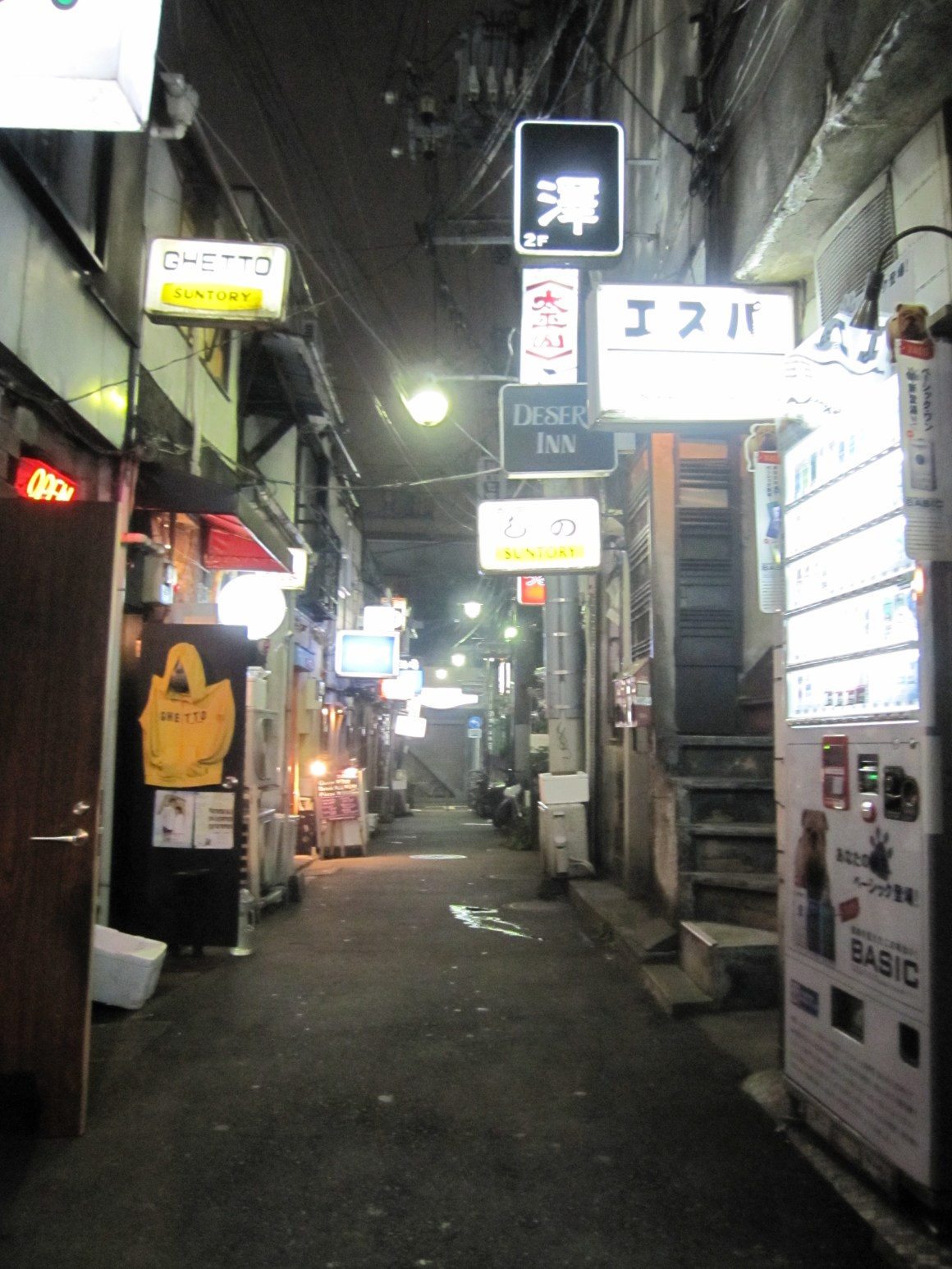 Alex Sim-Wise Explores Tokyo’s Smallest Bars! Golden Gai Mini-Bars ...
