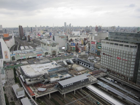 Alex Sim-Wise Explores Tokyo’s Smallest Bars! Golden Gai Mini-Bars ...