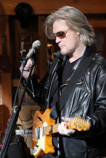 Todd Rundgren And Daryl Hall’s Creative Musical Friendship! “Bang On ...