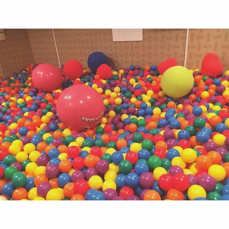 Unique “Ball Pool Bar Dive” Bar Hits Japan! Drink Up And Jump In ...