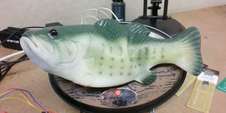 “Alexa” Is A Robotic Talking Fish! A “Big Mouth Billy Bass” Robot ...