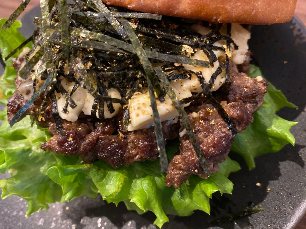 Samurai Burgers! Behold Tokyo’s “Shogun Burger” – Served With A Samurai ...