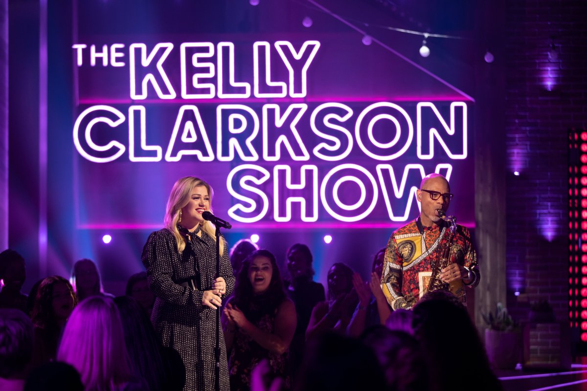 Kelly Clarkson Will “Run To You!” This Week’s #Kellyoke Has Whitney ...