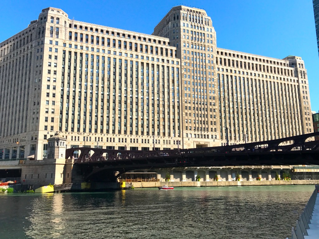 Would You Live In A Corn Cob? Check Out Chicago’s Unique “Marina City ...