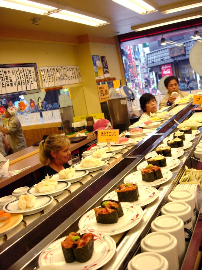 “At Home” Conveyor Belt Sushi! Video Shows How A Train Set Can Turn ...