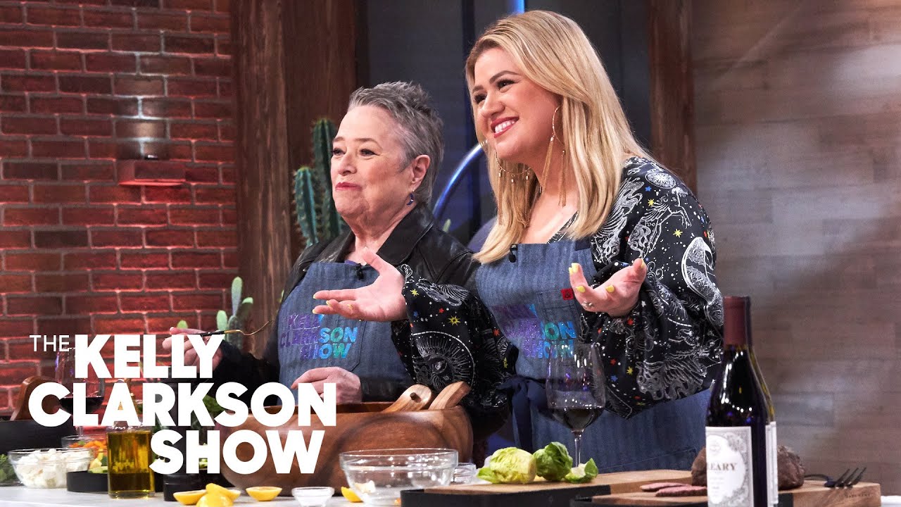 Kelly Clarkson’s Funniest Cooking Fails! Hilarious Cooking Moments From ...