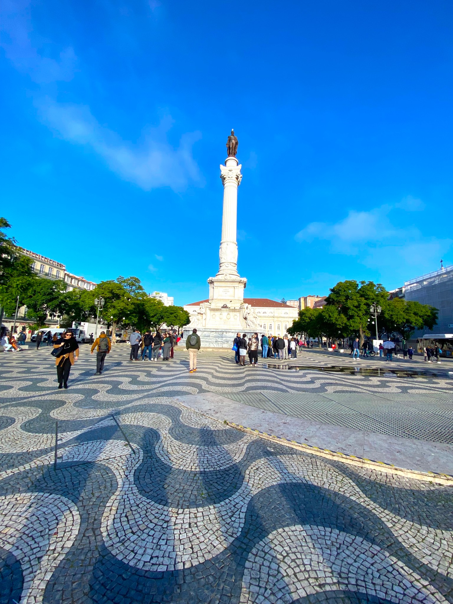 Climbing Lisbon’s Sky High Castles! Meet The Peacock’s Of Sao Jorge ...
