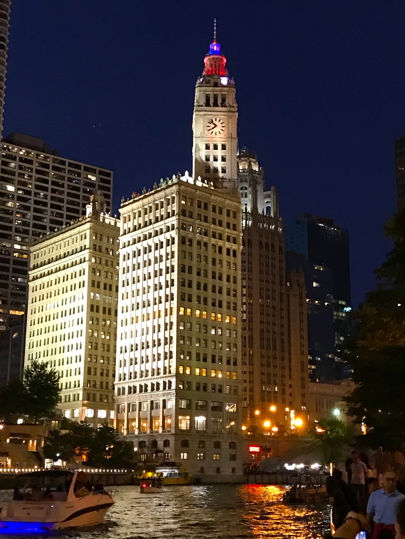 Would You Live In A Corn Cob? Check Out Chicago’s Unique “Marina City ...