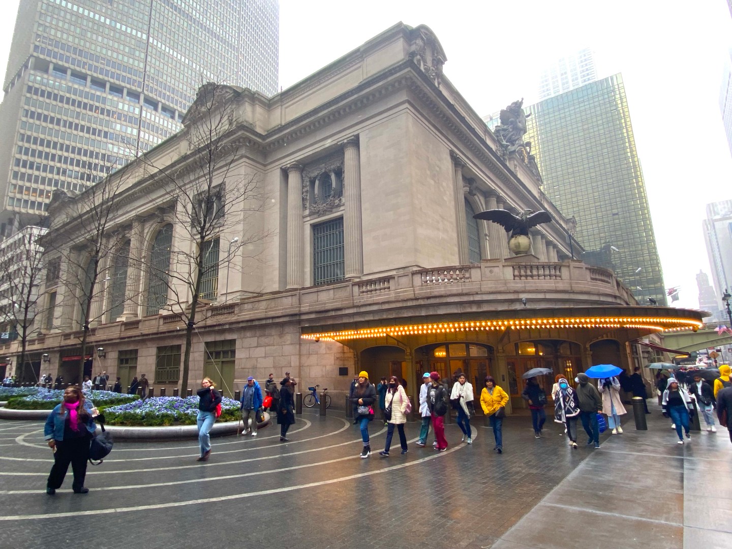 The Iconic Lights Of New York’s Grand Central Station! Here’s A Video ...