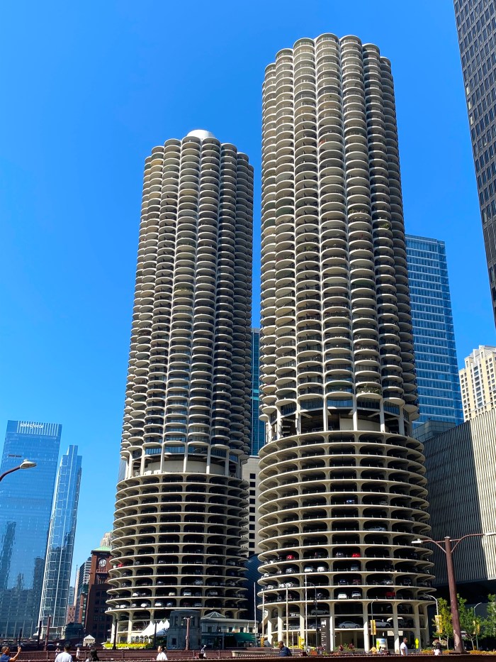 Would You Live In A Corn Cob? Check Out Chicago’s Unique “Marina City ...
