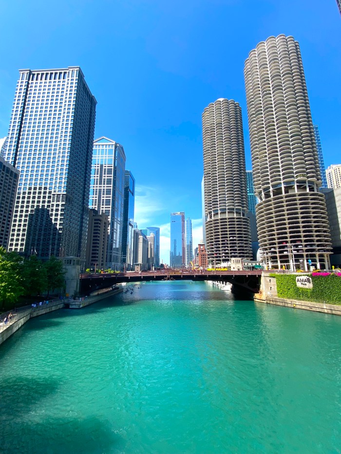 Would You Live In A Corn Cob? Check Out Chicago’s Unique “Marina City ...